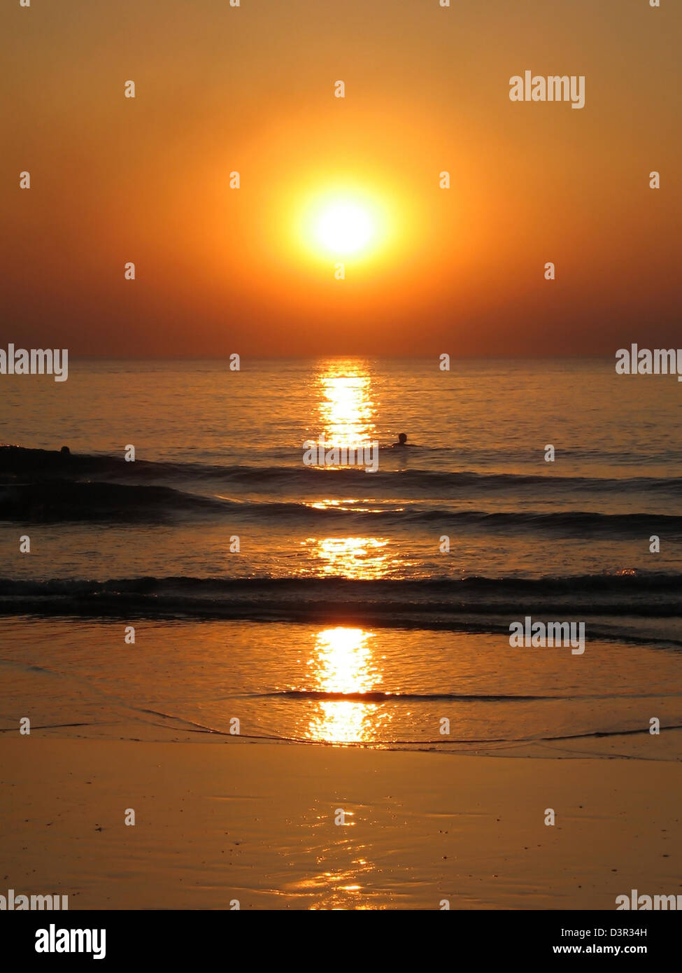Goa sunset india people not thailand hi-res stock photography and ...