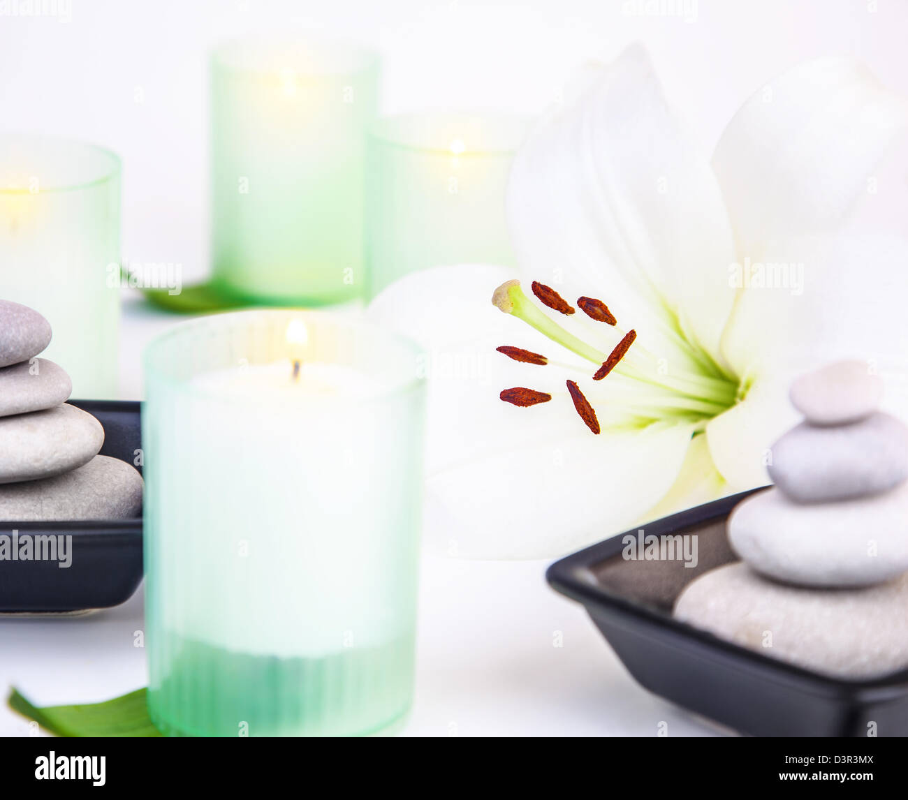 White lily spa hi-res stock photography and images - Alamy