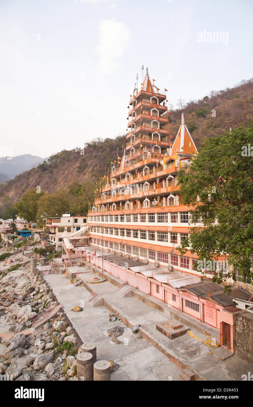 Multi-storied temple at the riverside, Trayambakeswar Temple, River ...