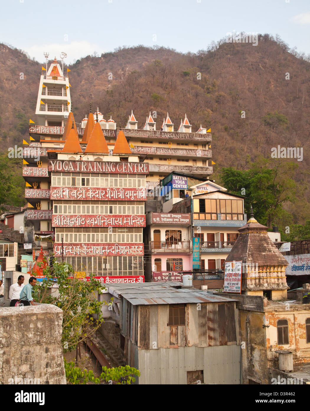 India uttarakhand rishikesh temple hi-res stock photography and images ...