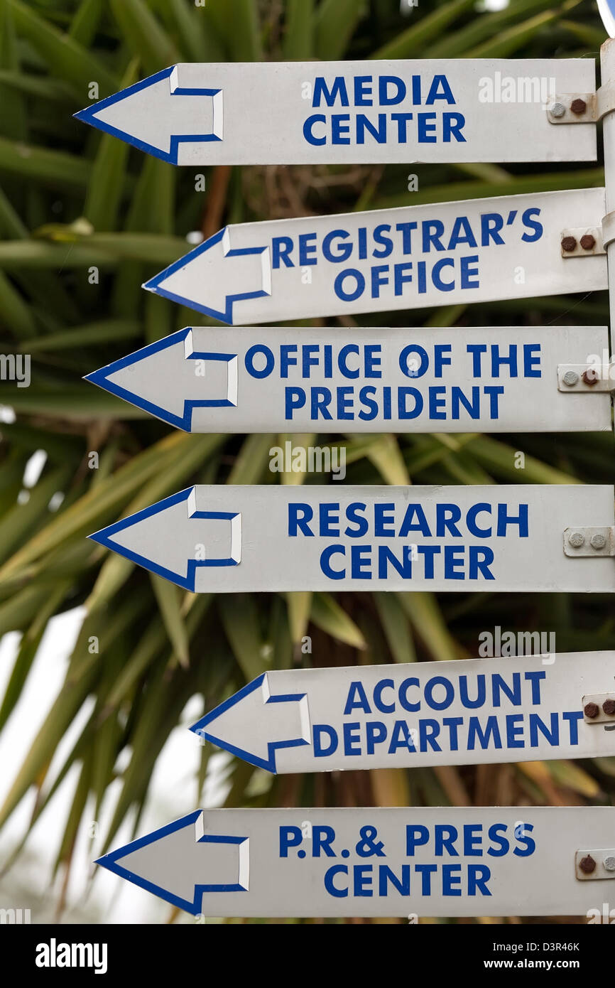 Campus direction signs hi-res stock photography and images - Alamy