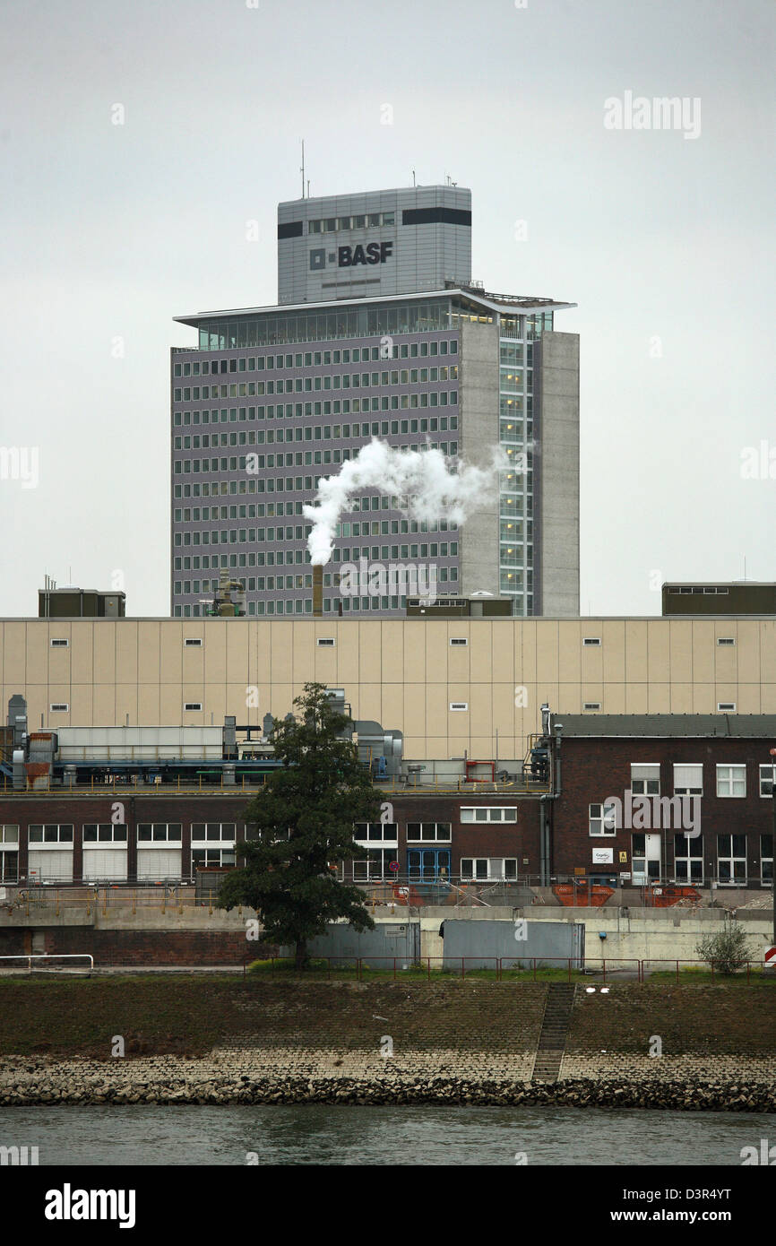 Chemical management hi-res stock photography and images - Alamy