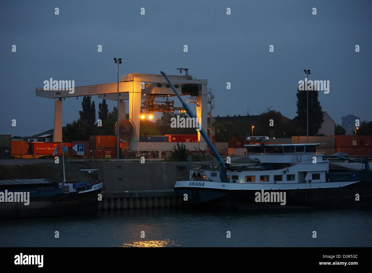 Conatainer port hi-res stock photography and images - Alamy