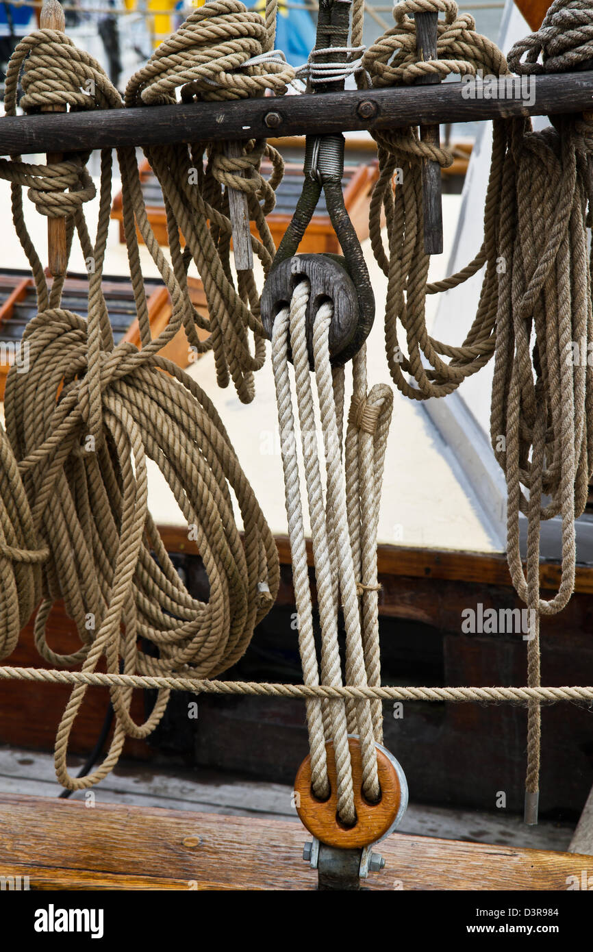 Old ship ropes Stock Photo - Alamy