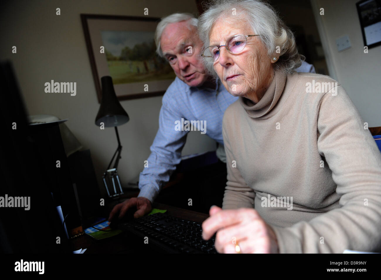 Man helping women office hi-res stock photography and images - Alamy