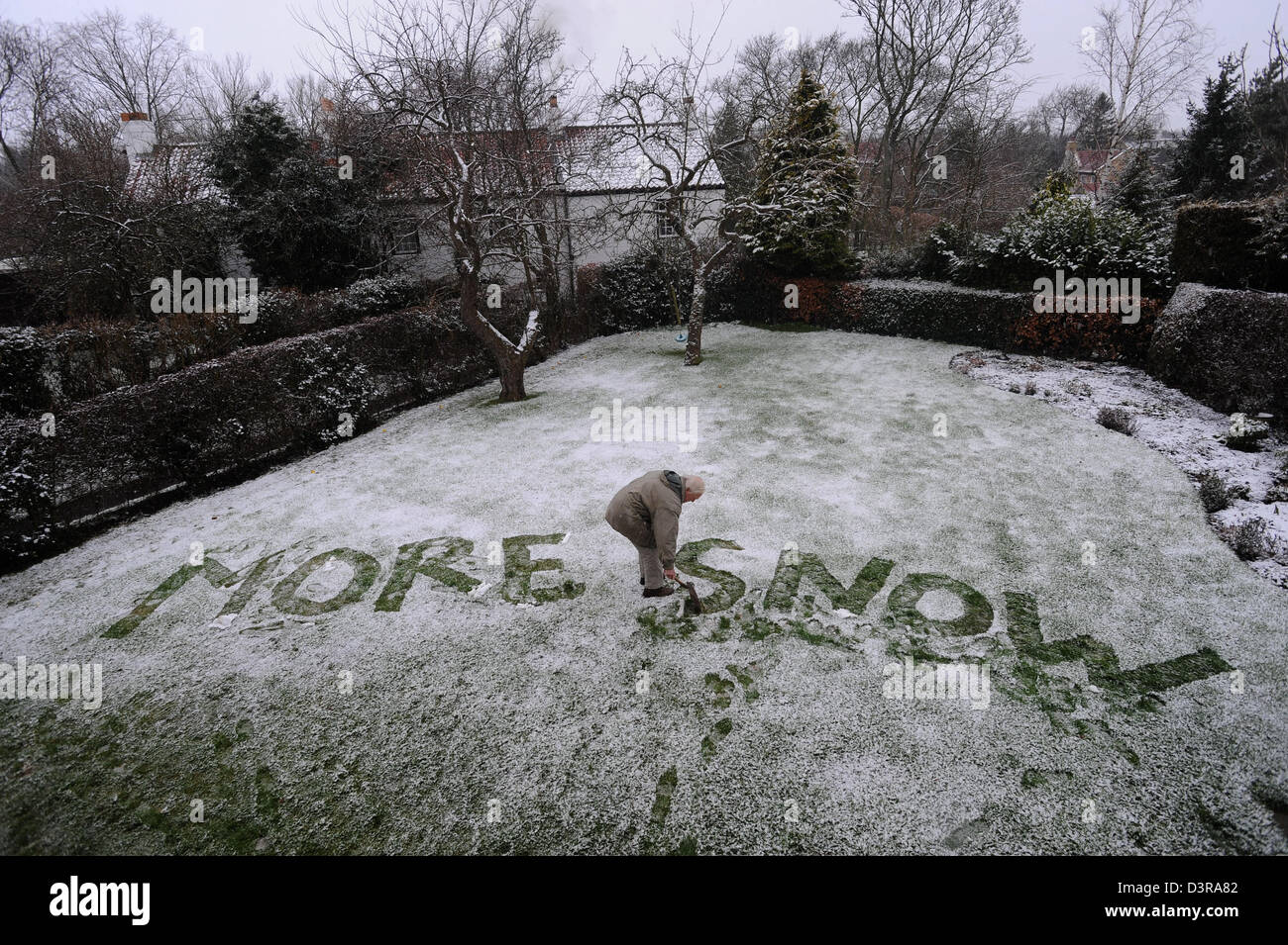 Handwritten message in snow hi-res stock photography and images - Alamy