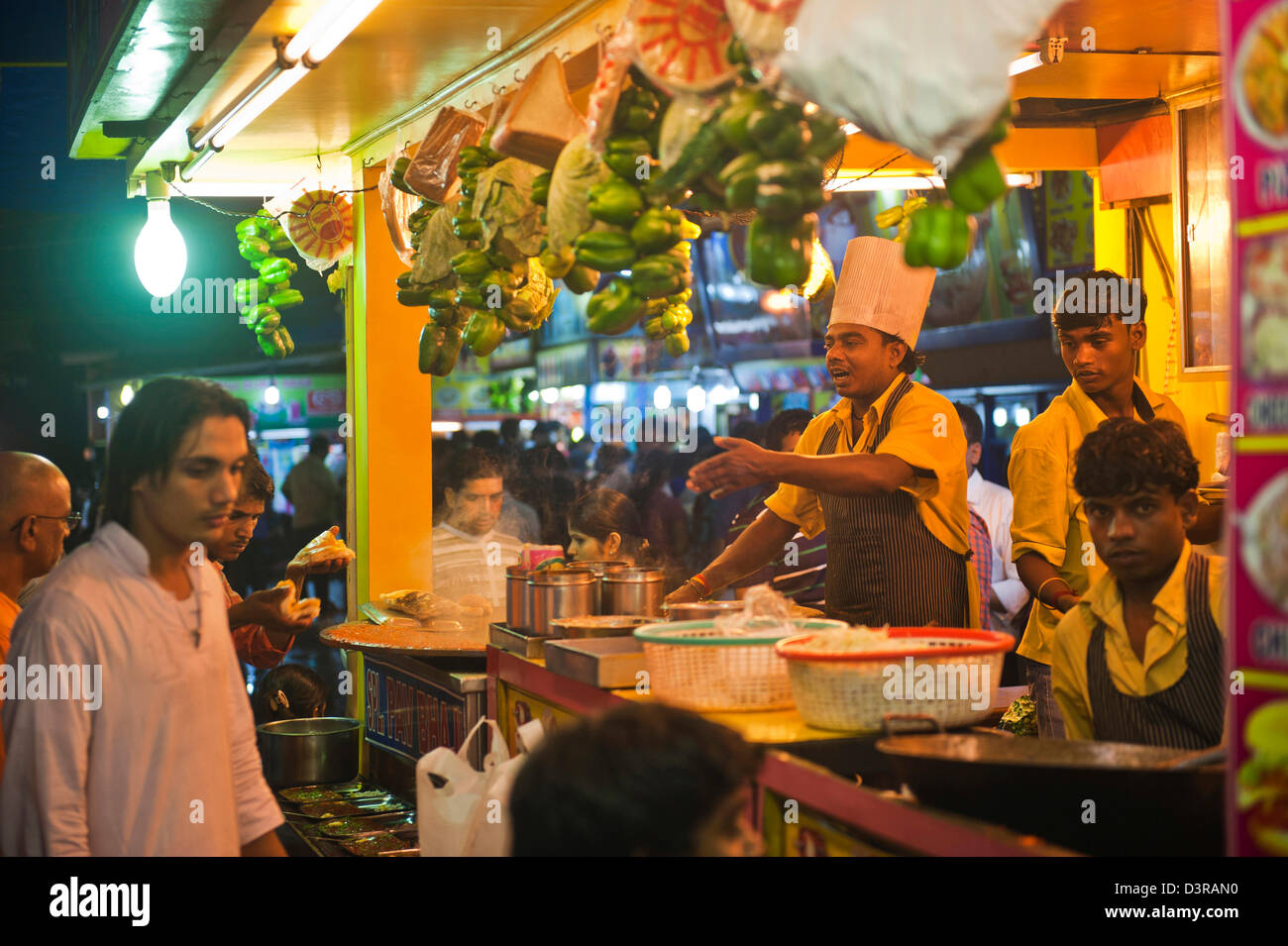 People food stall juhu beach hi-res stock photography and images - Alamy