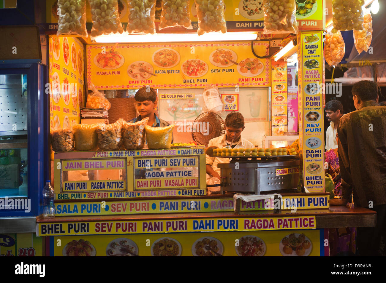 Juhu beach hi-res stock photography and images - Alamy