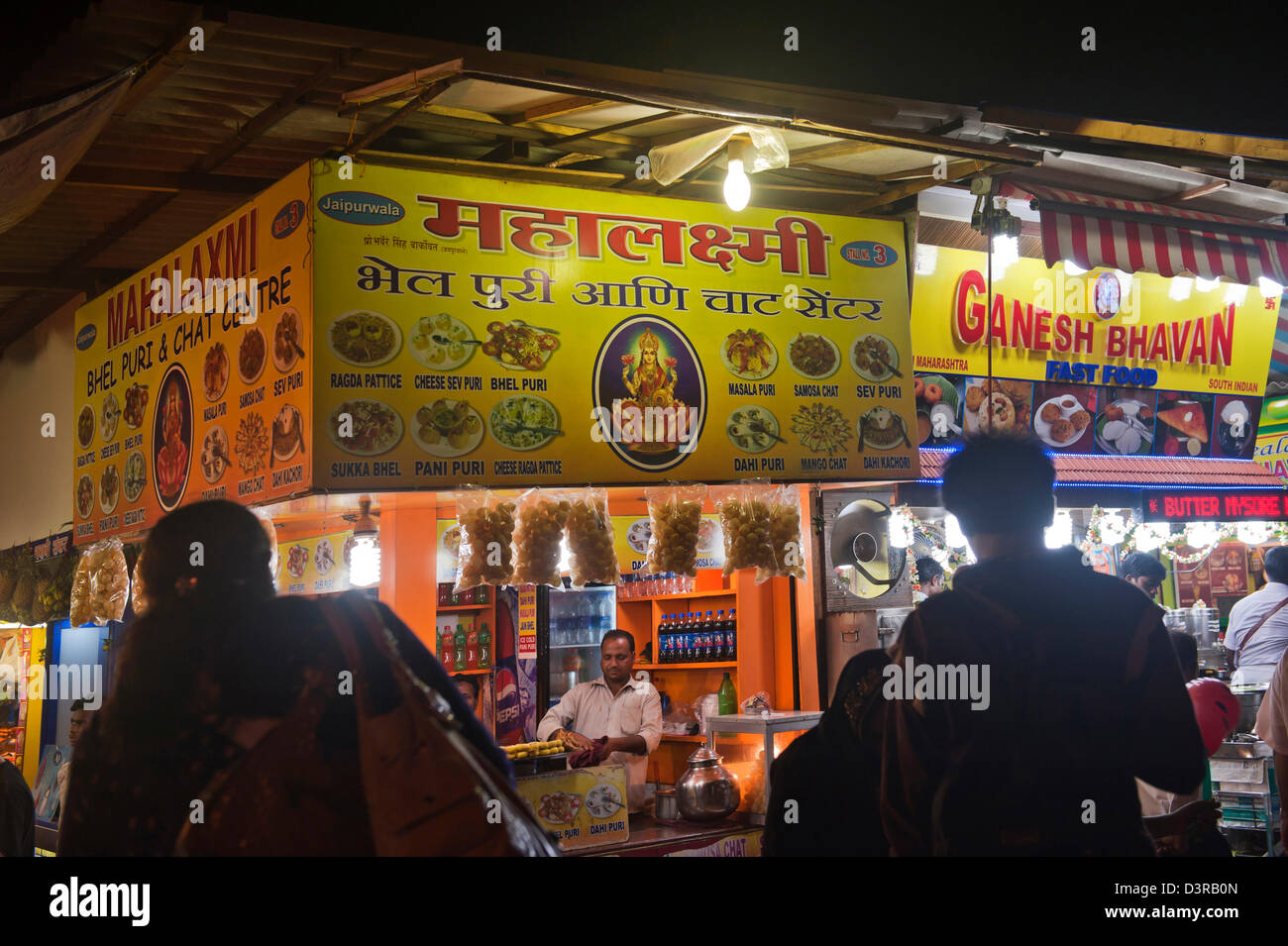 People food stall juhu beach hi-res stock photography and images - Alamy