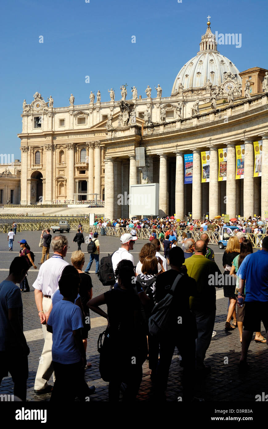 A large crowd waiting to visit the Vatican Museums, June 18, 2011 in ...