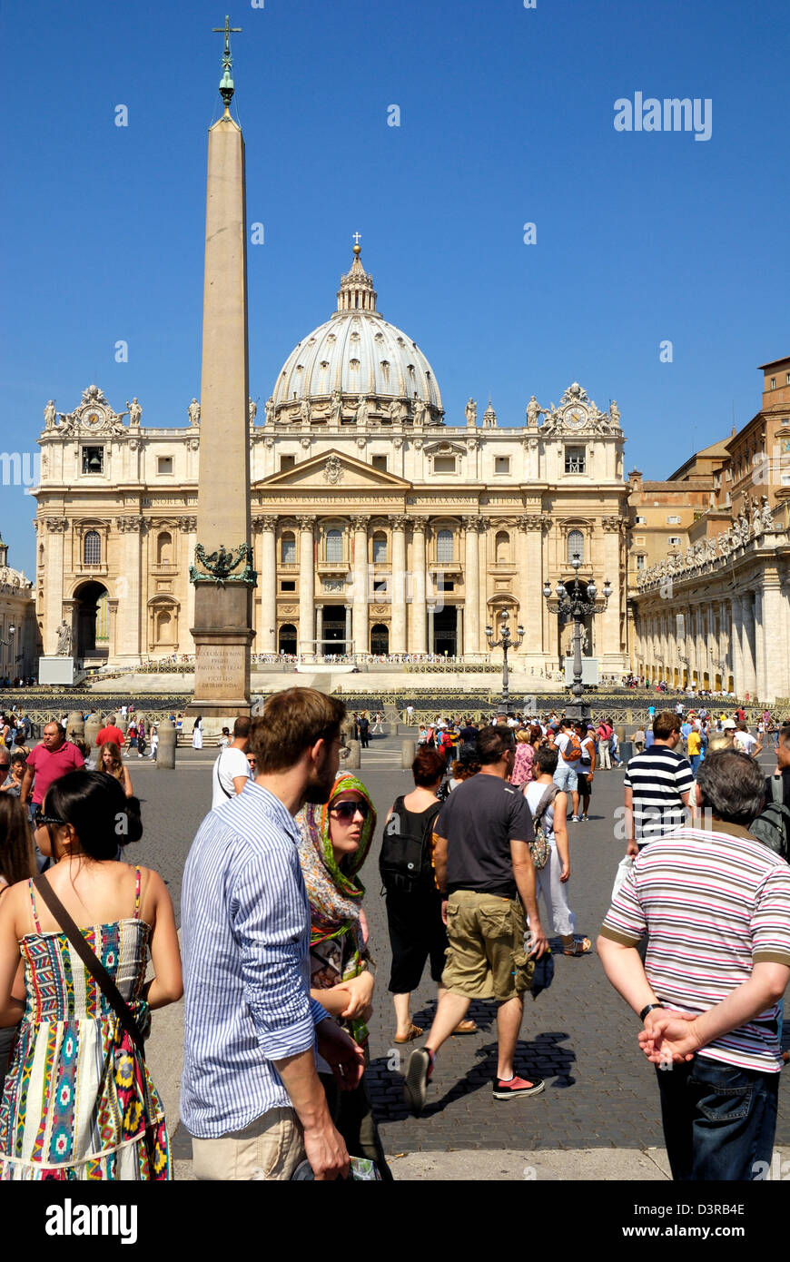 A large crowd waiting to visit the Vatican Museums, June 18, 2011 in ...
