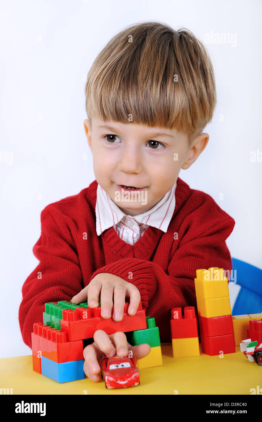 Children constructor hi-res stock photography and images - Alamy