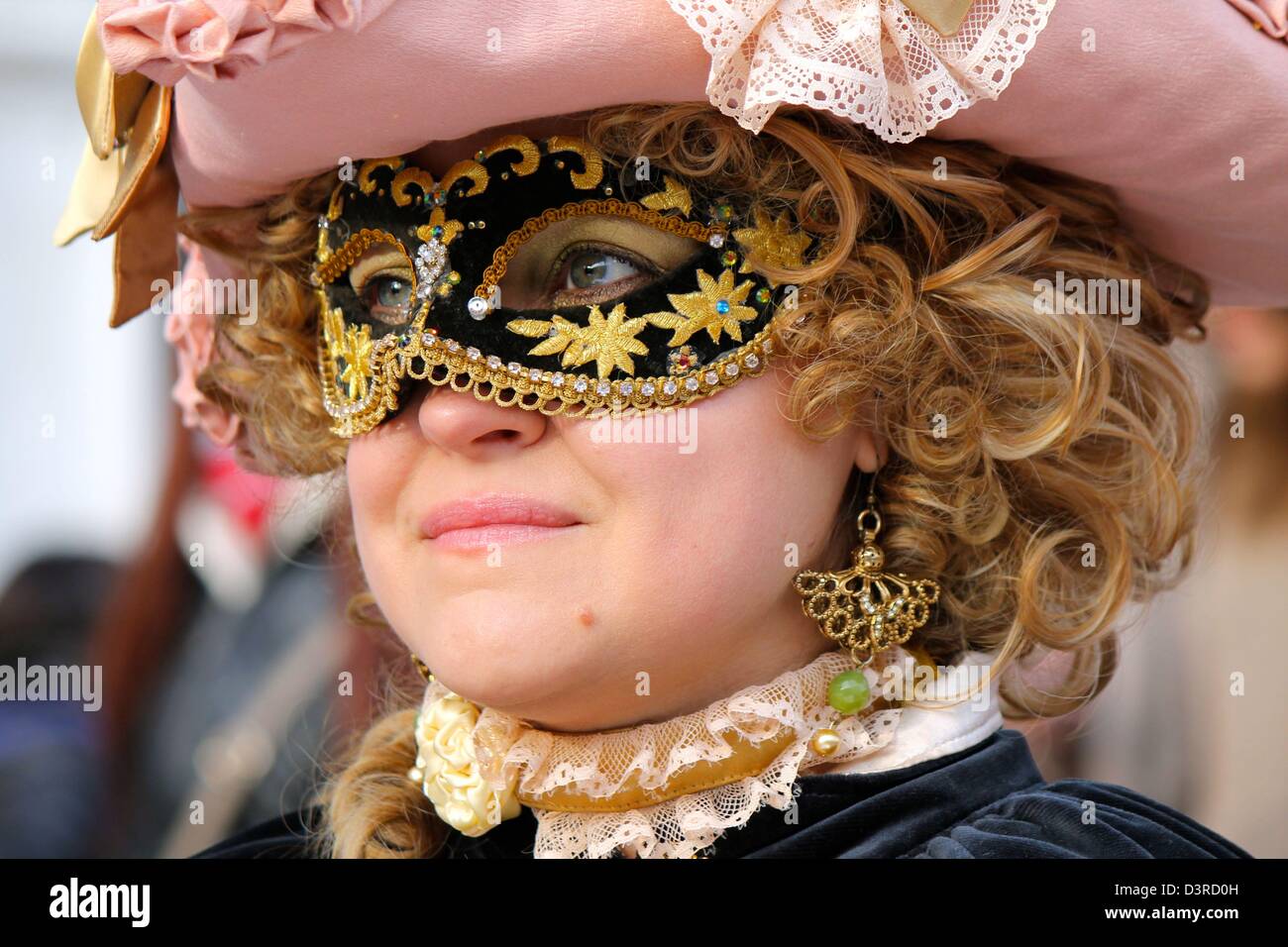 Mask clothes hi-res stock photography and images - Alamy