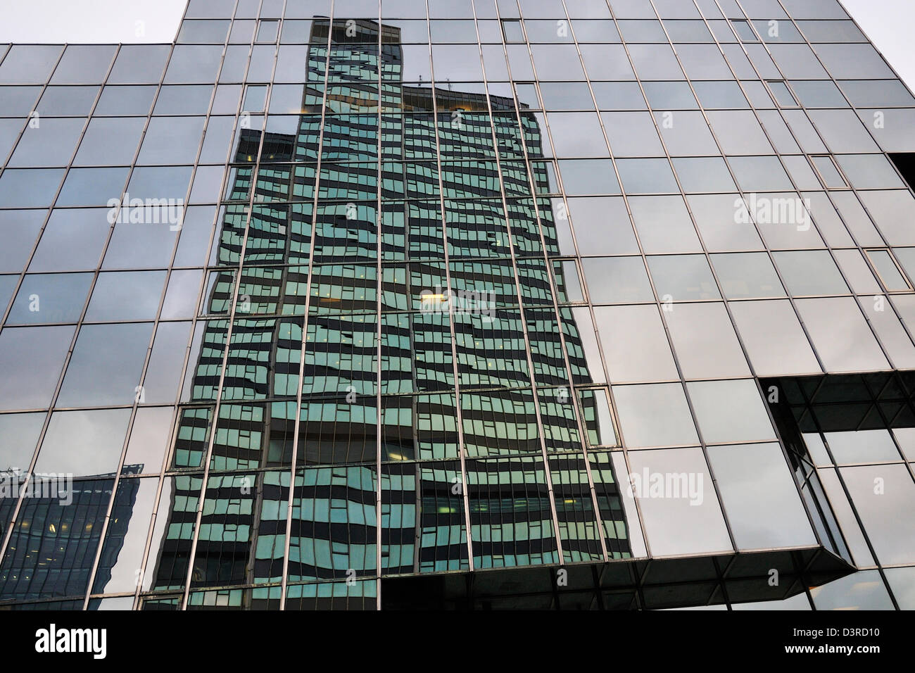 Tall glass fronted city hi-res stock photography and images - Alamy