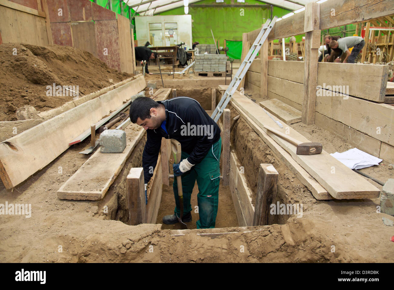 Dig trenches hi-res stock photography and images - Alamy