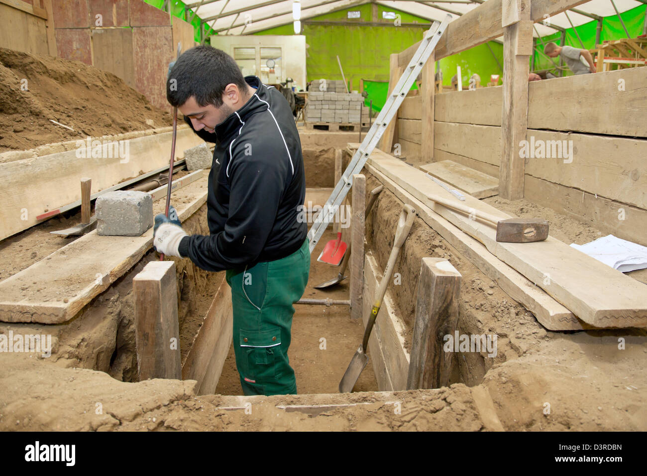 Dig trenches hi-res stock photography and images - Alamy