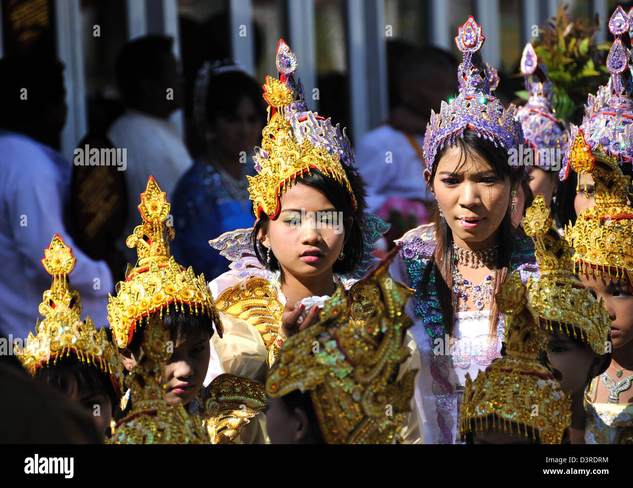 Myanmar traditional dress hi-res stock photography and images - Alamy