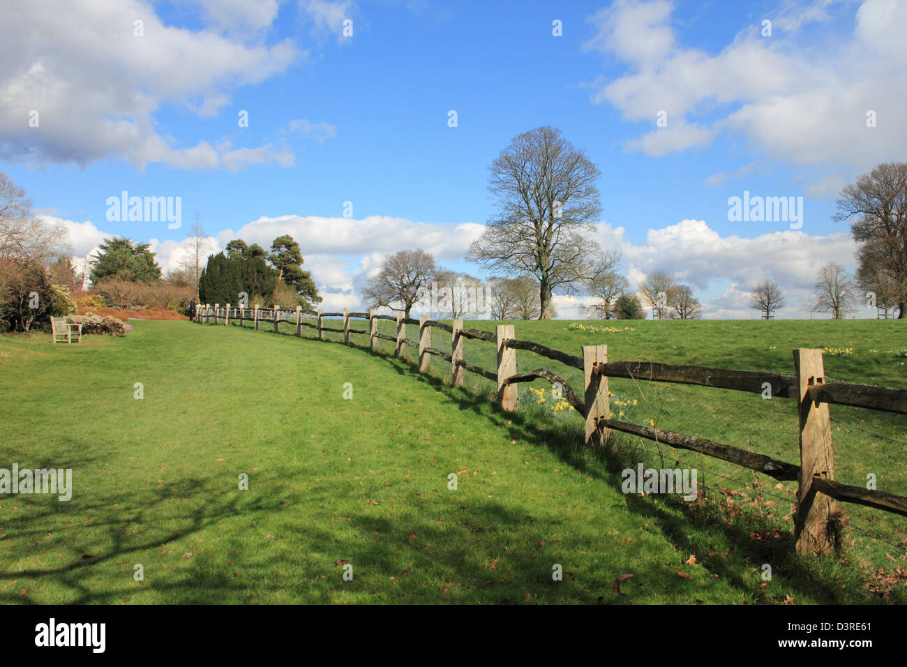 English field fence hi-res stock photography and images - Alamy