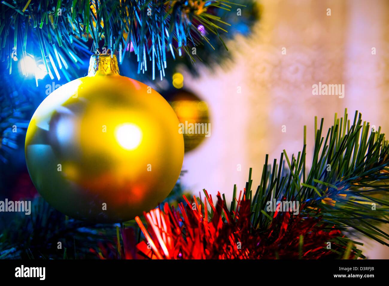 Golden bauble hi-res stock photography and images - Alamy