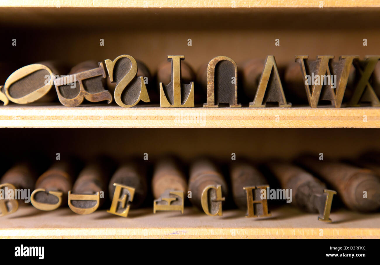 Berlin, Germany, hand-Praegestempel to label bindings Stock Photo - Alamy