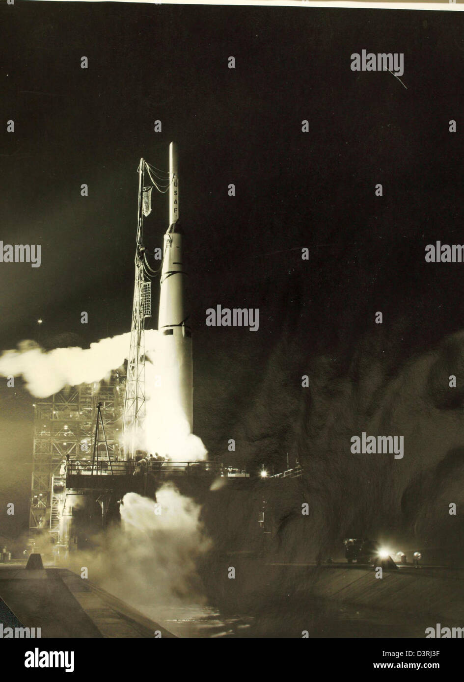 Space probe 1950s hi-res stock photography and images - Alamy