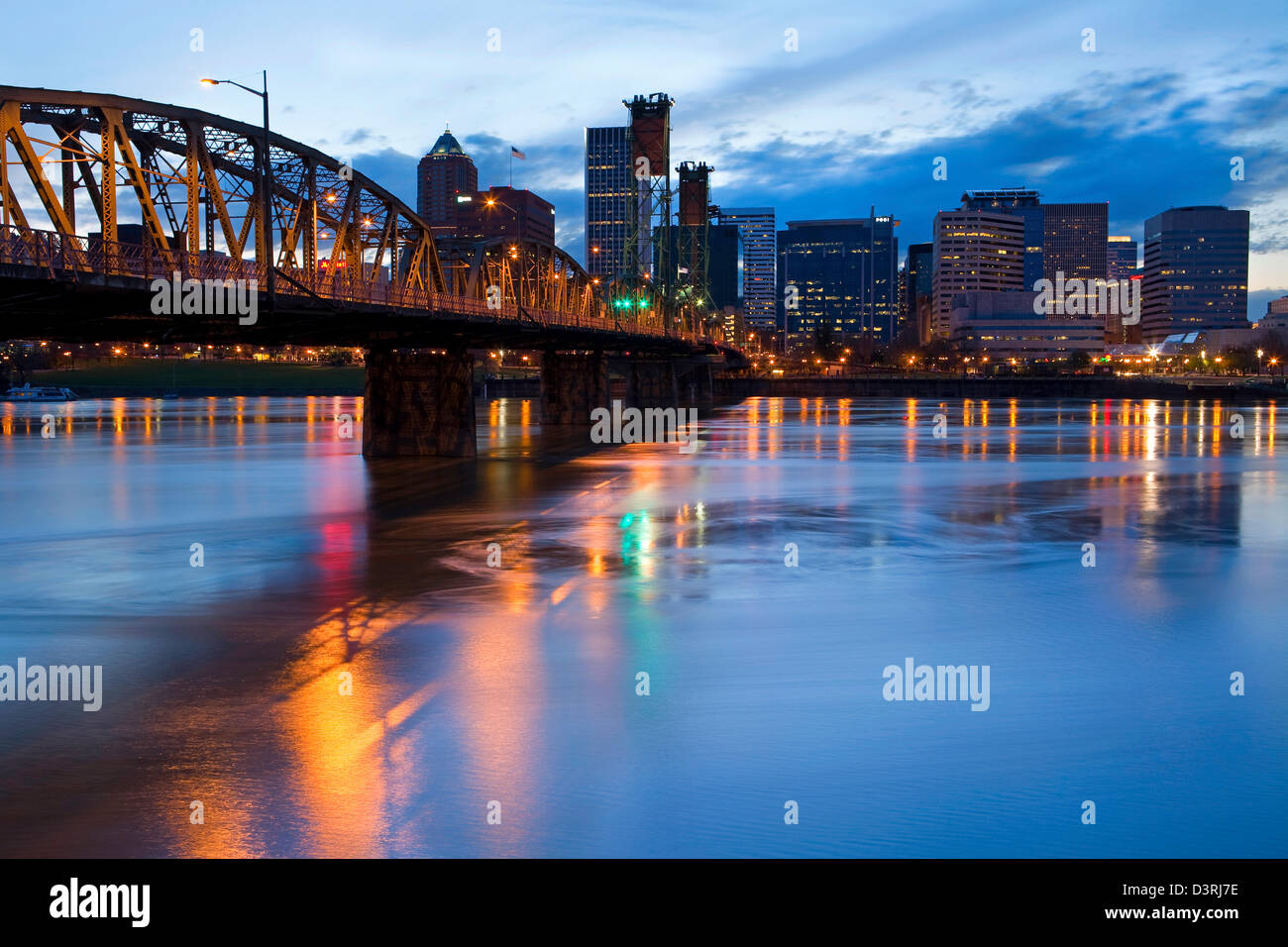 Portland oregon downtown hi-res stock photography and images - Alamy