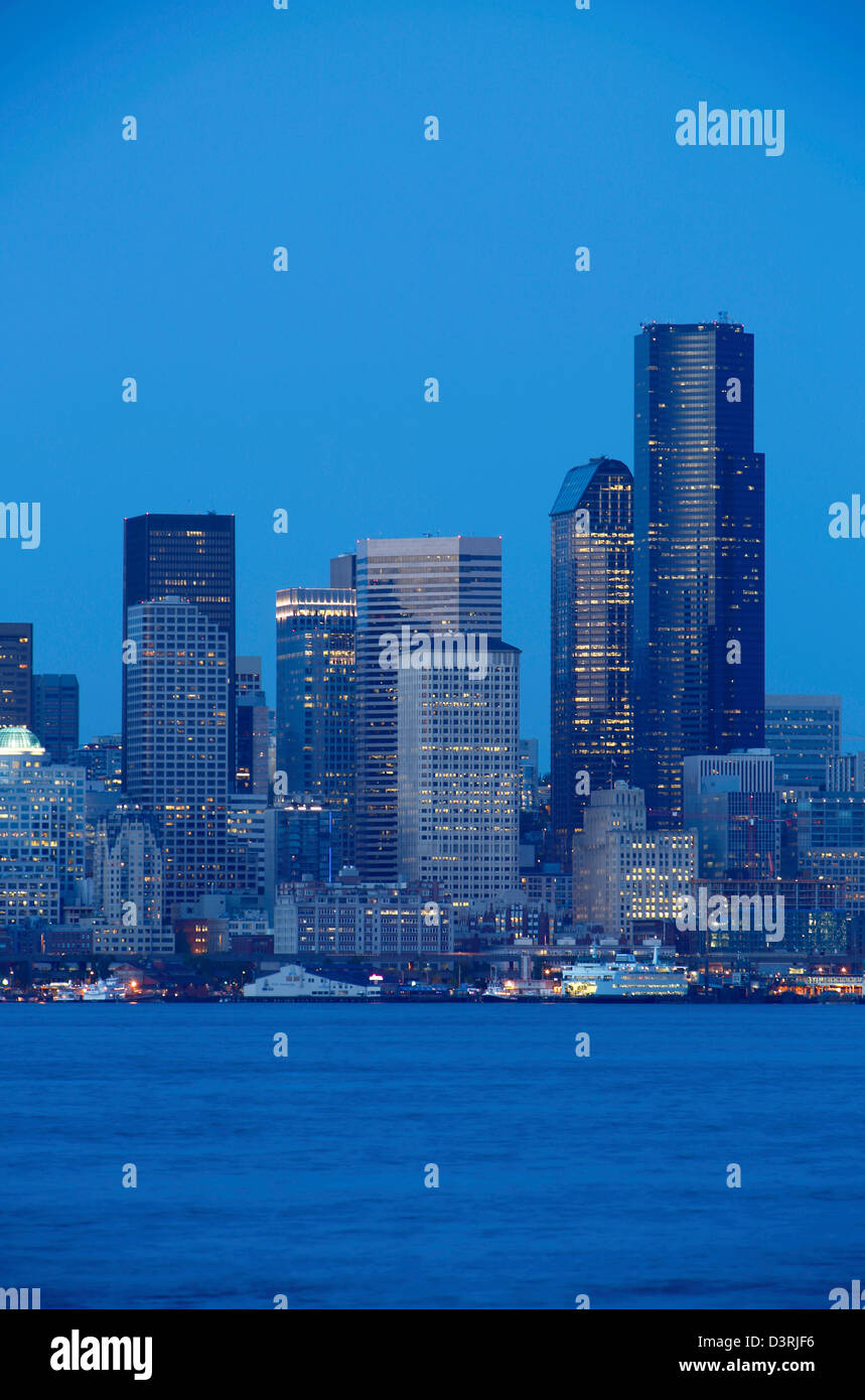The Seattle skyline at night. Seattle, Washington. USA Stock Photo - Alamy