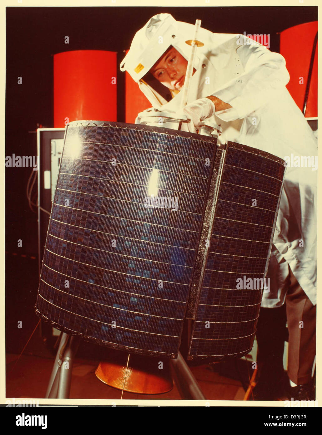 Intelsat 1965 hi-res stock photography and images - Alamy