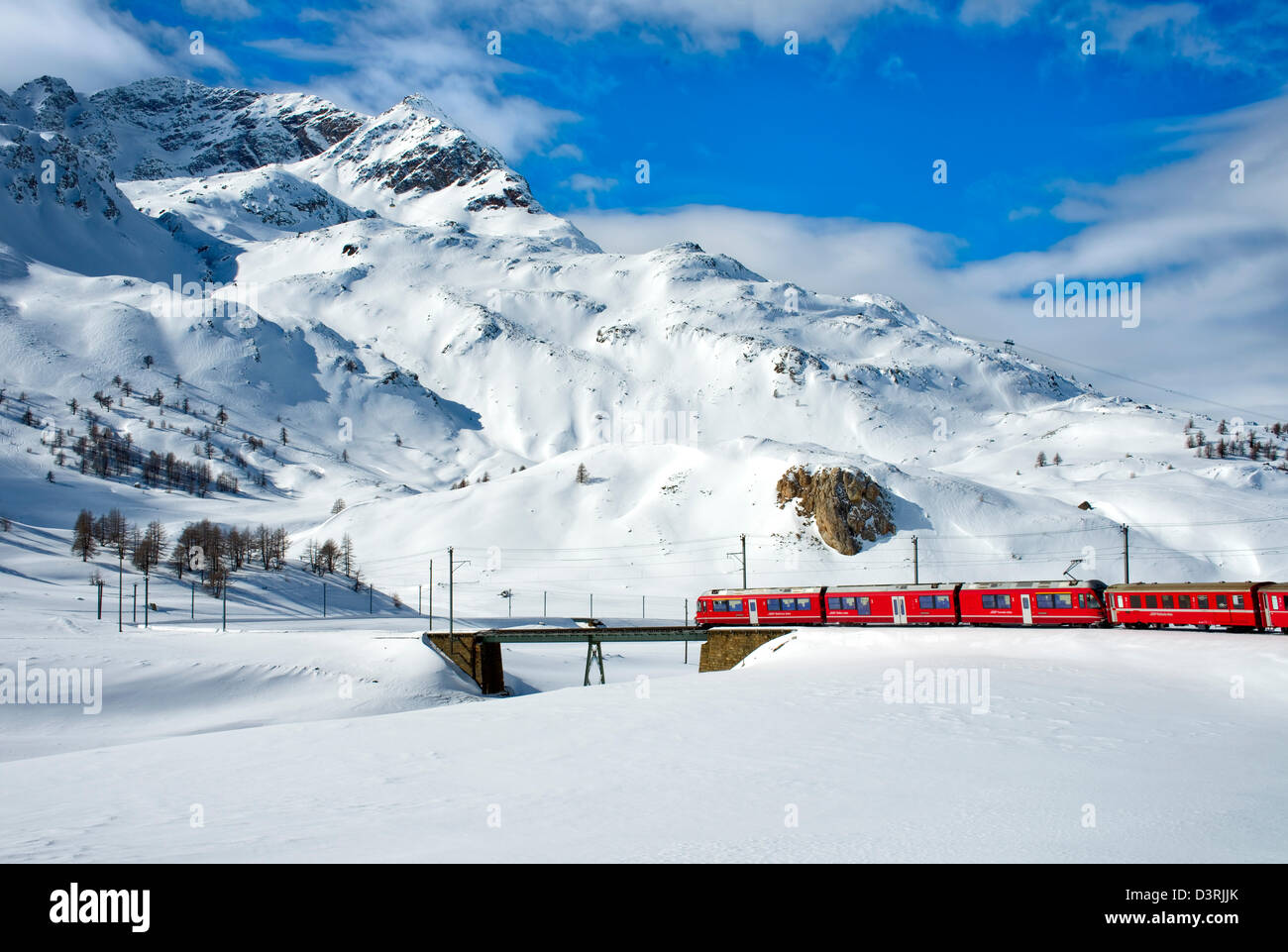 Mountain train at Lago Bianco Bernina Pass in Winter, Grisons ...