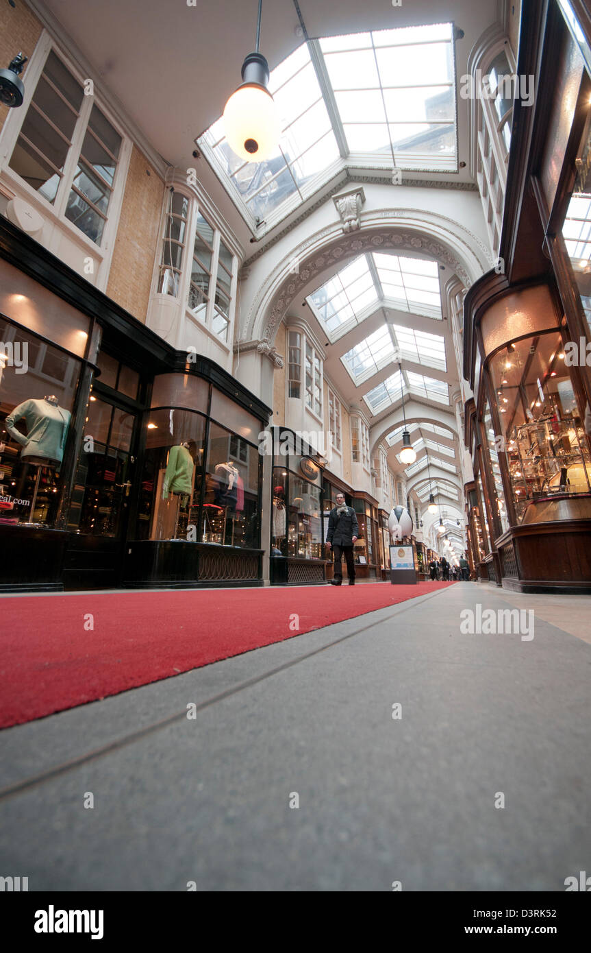 Regent arcade hi-res stock photography and images - Alamy
