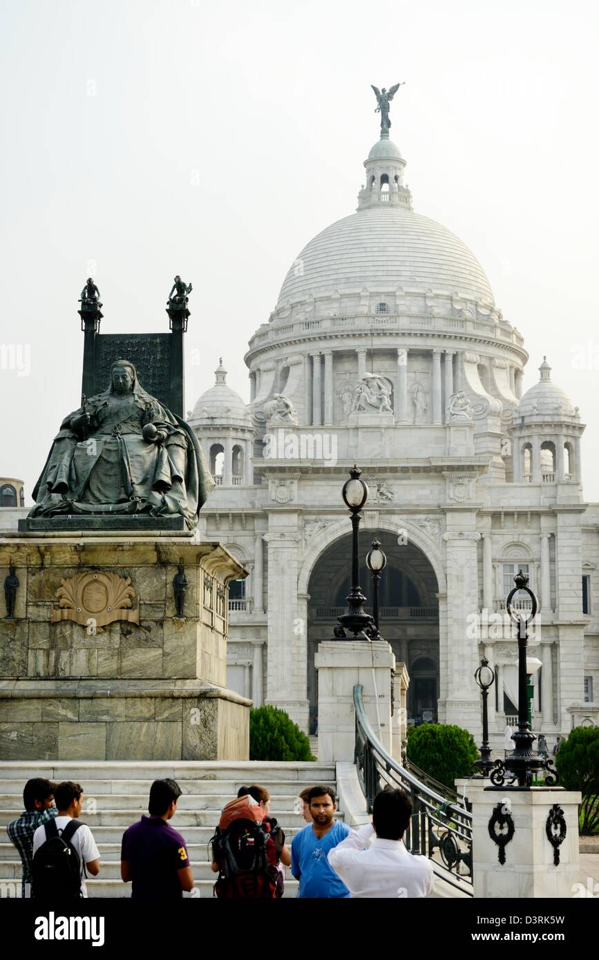 Victoria memorial calcutta statue hi-res stock photography and images ...