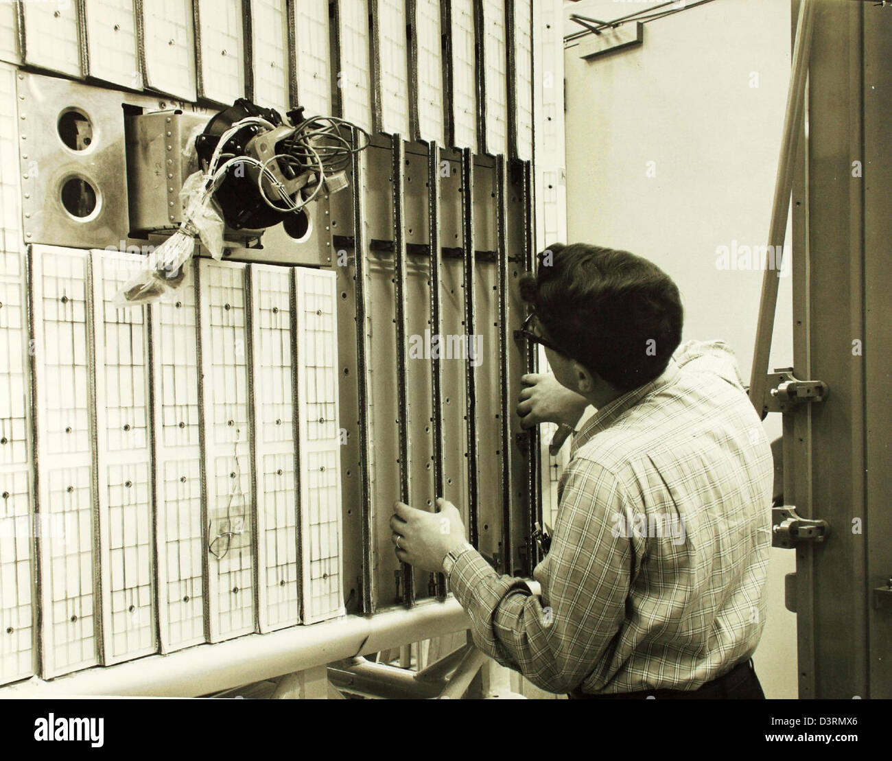 Military communications procedures hi-res stock photography and images ...