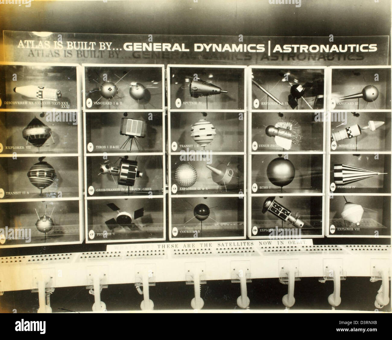 Multiple satellites hi-res stock photography and images - Alamy