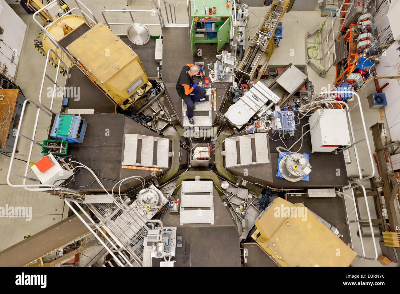 Circular proton accelerators hi-res stock photography and images - Alamy