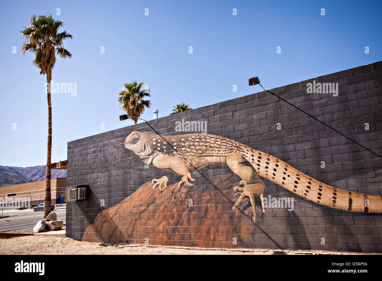 Desert lizard painted mural on a building in Twentynine Palms ...