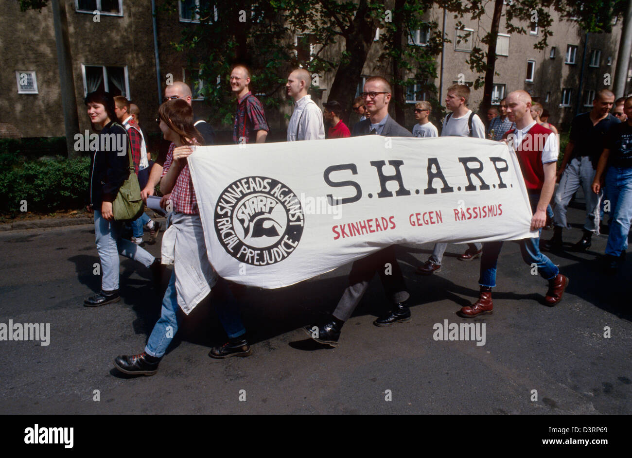 Apolitical and left-wing Skinheads (SHARP-Skins) demonstrate to restore ...