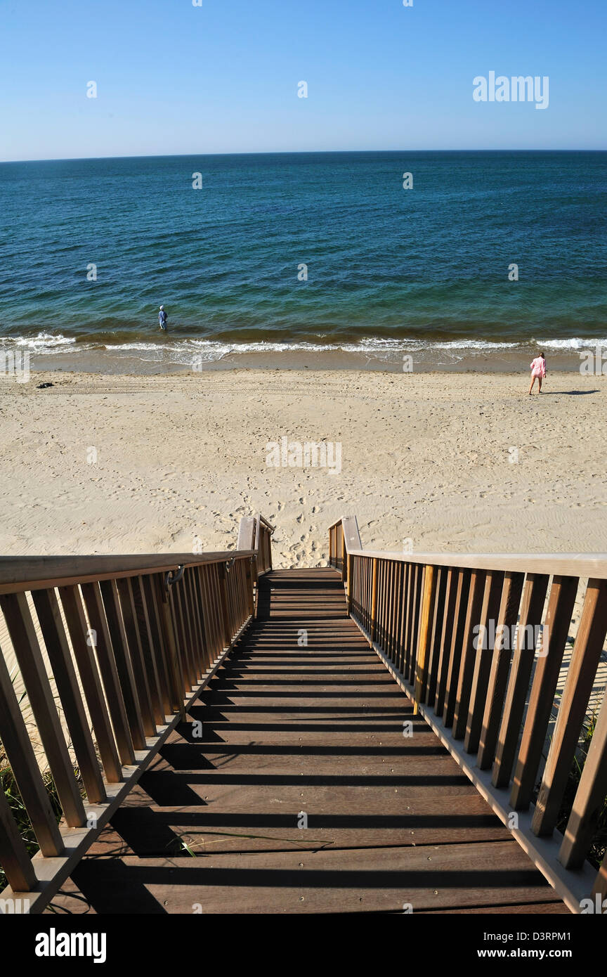 Wooden steps leading to sandy beach hi-res stock photography and images ...