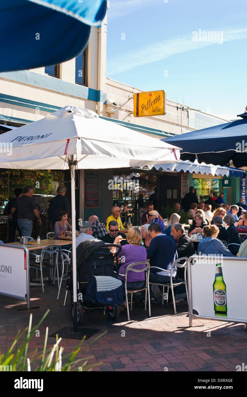 Cafe lunchtime hi-res stock photography and images - Alamy