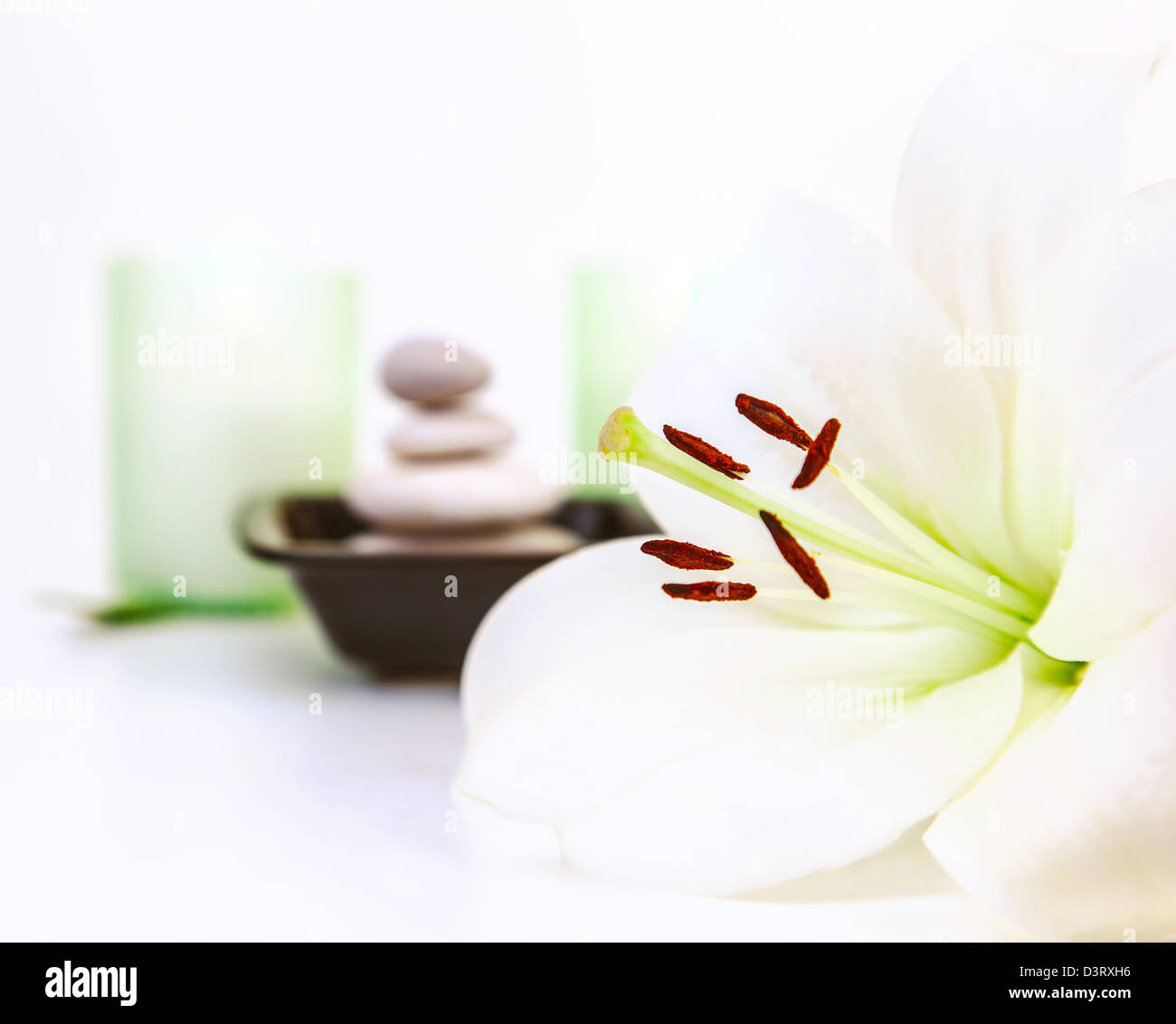 White lily spa hi-res stock photography and images - Alamy