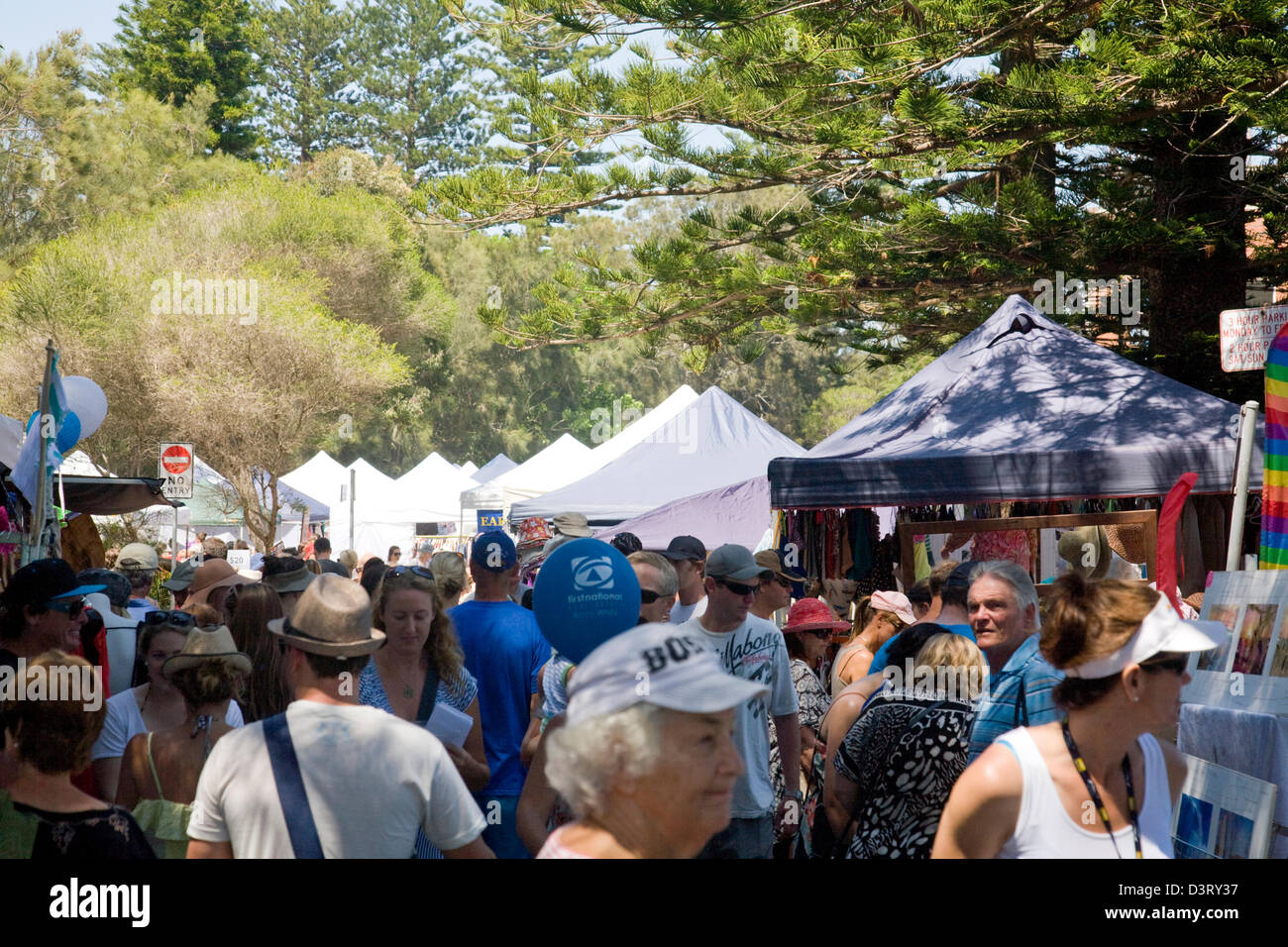 Market day stalls hi-res stock photography and images - Alamy