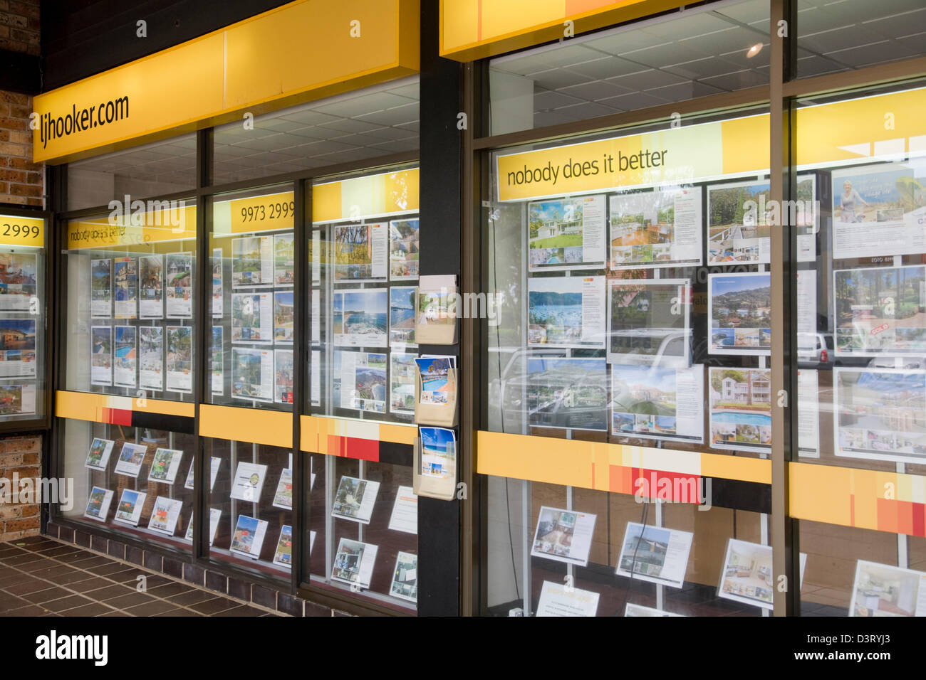 Real estate window hi-res stock photography and images - Alamy