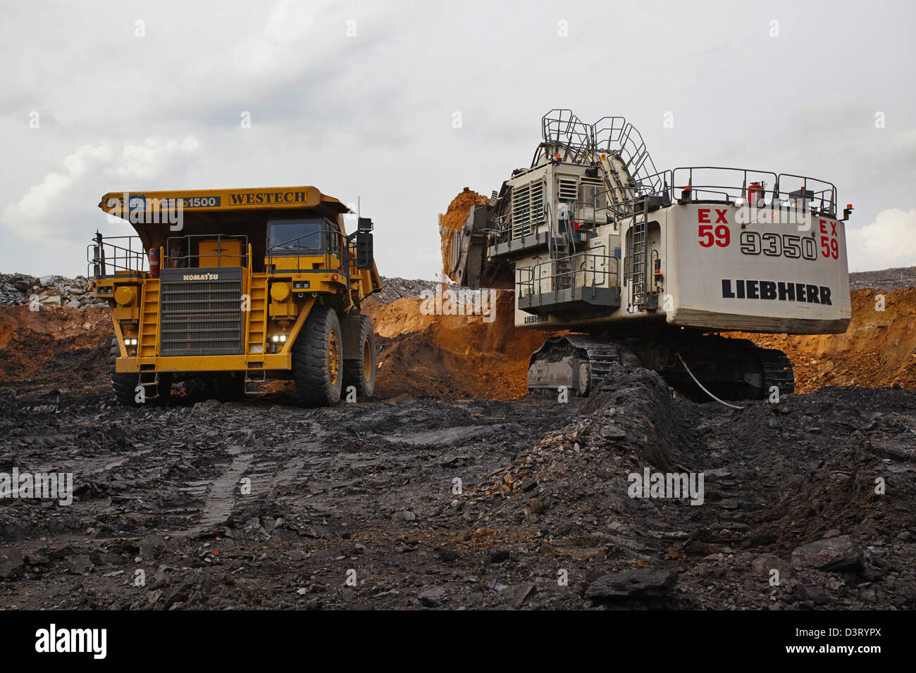 Large scale mining hi-res stock photography and images - Alamy