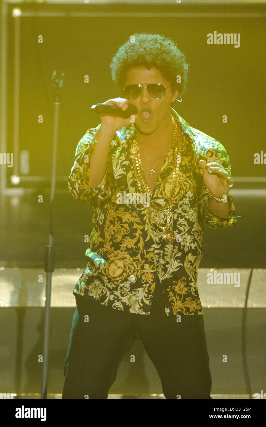 Bruno mars performs live in hi-res stock photography and images - Alamy