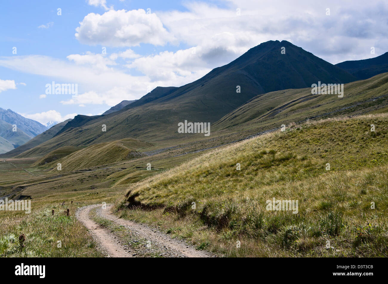 Mountain valley landscape hi-res stock photography and images - Alamy