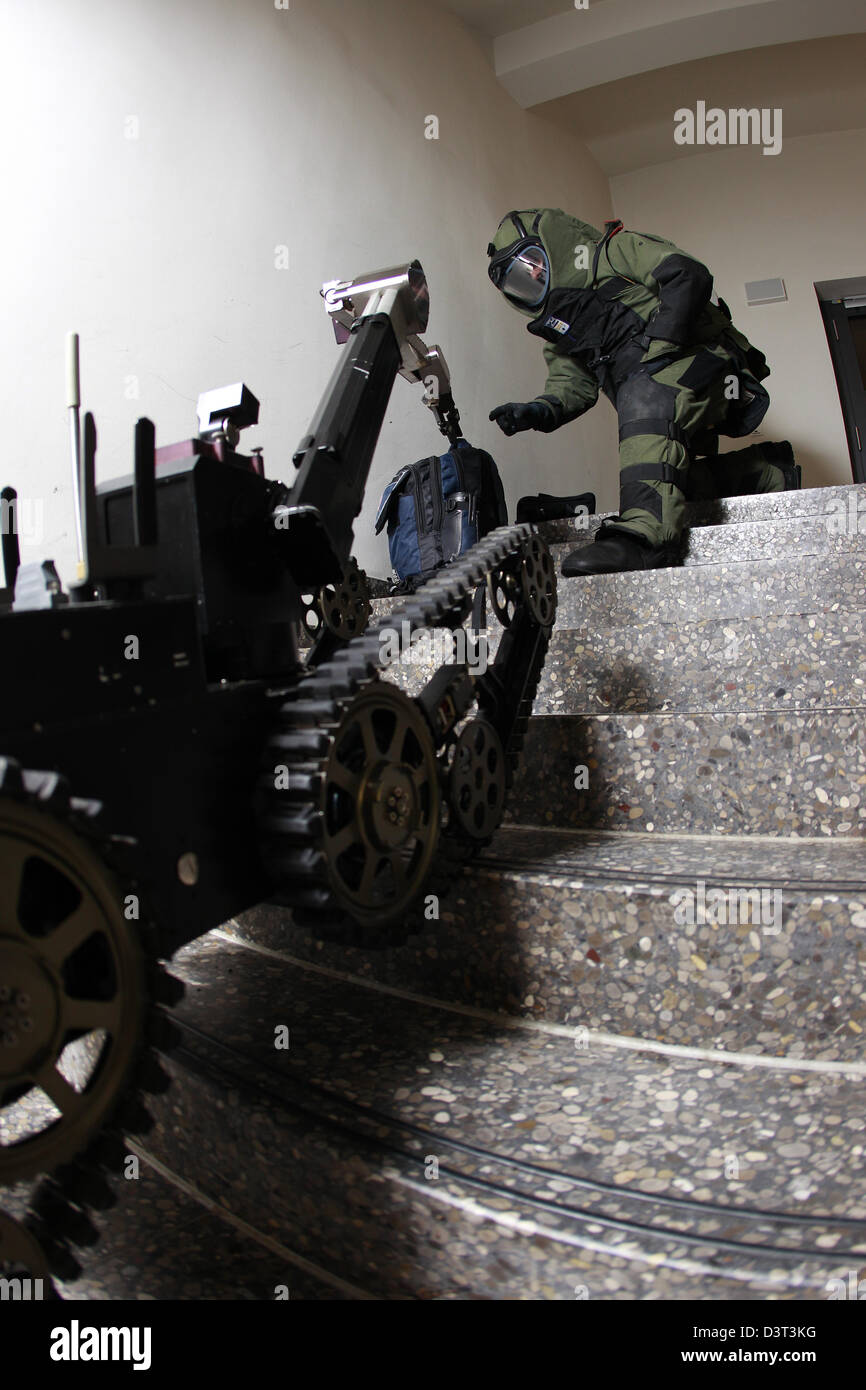 Ied bomb hi-res stock photography and images - Alamy