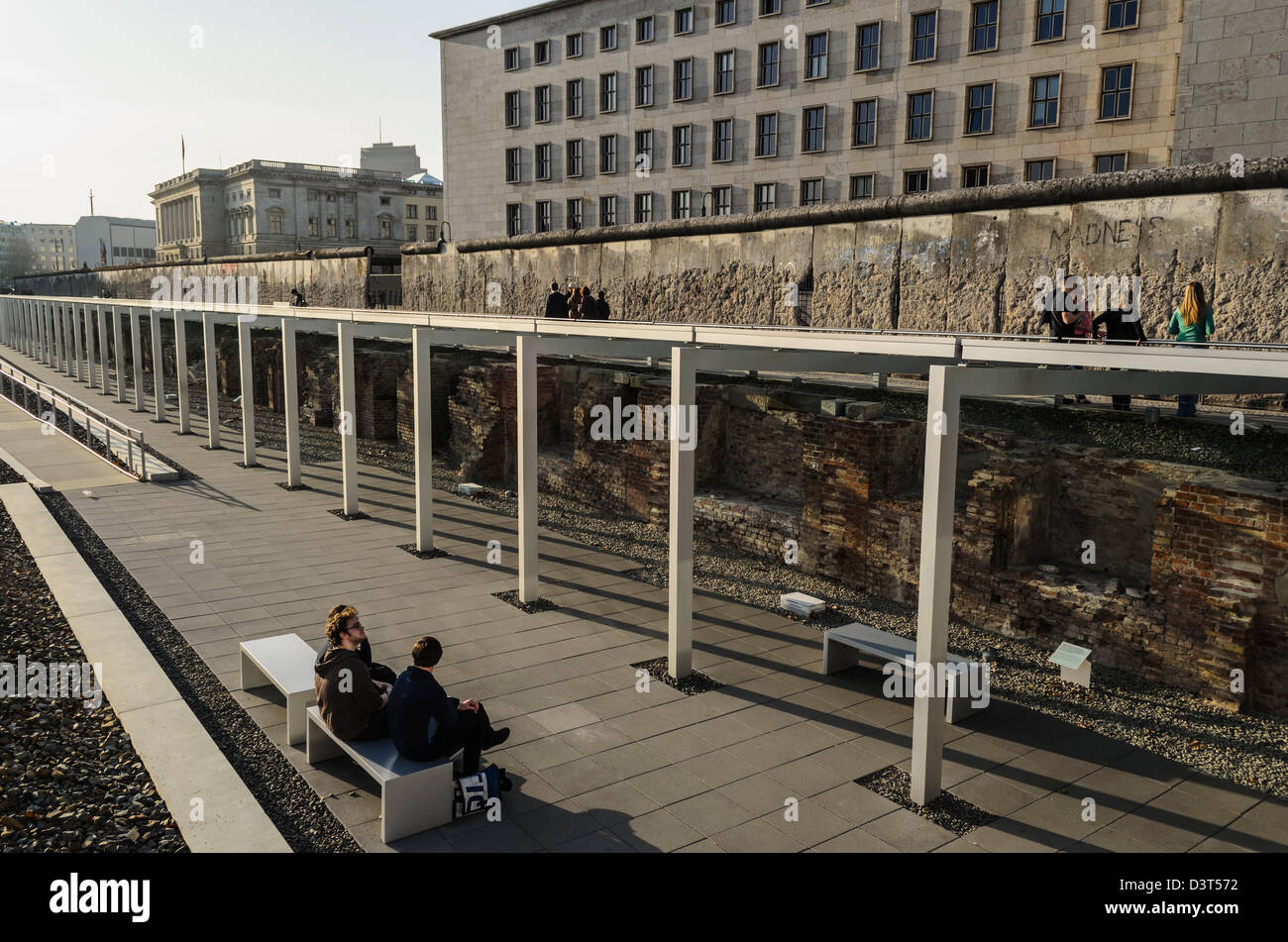 Remnants of Berlin Wall as memorial Stock Photo - Alamy