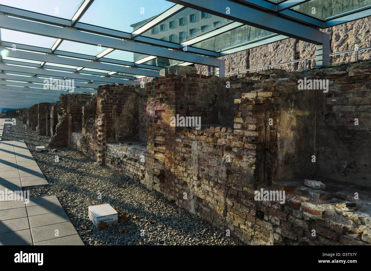 Remnants of Berlin Wall as memorial Stock Photo - Alamy