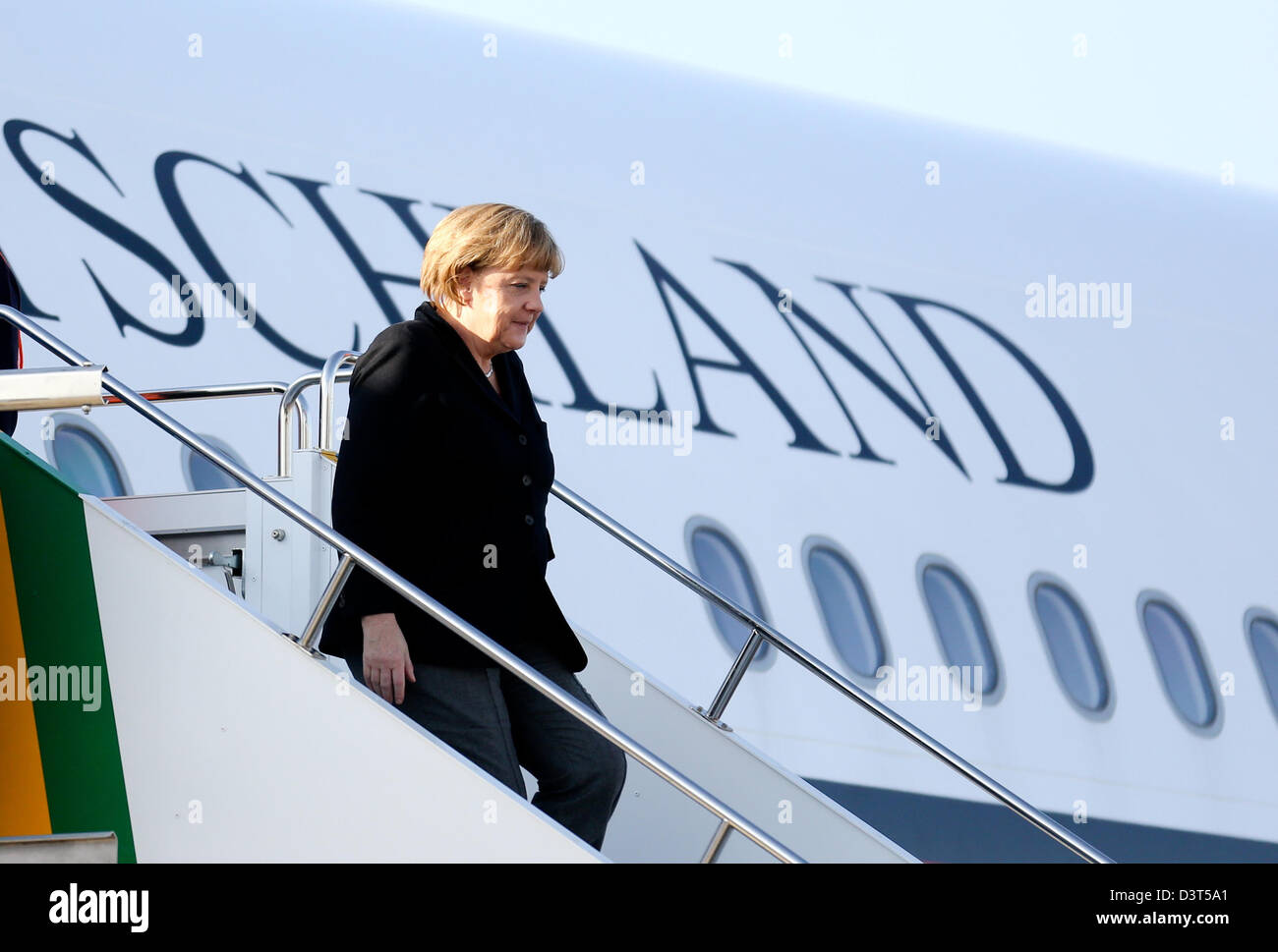 Chancellor Angela Merkel leaves the German Air Force Airbus A340 ...