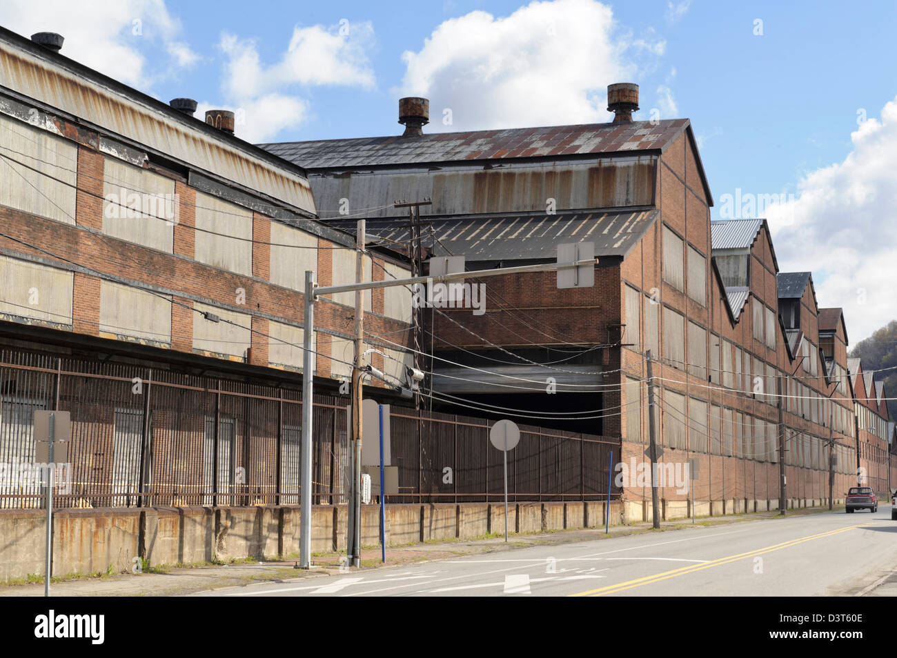 Closed steel mill building in the Pennsylvania heavy industry rust belt ...