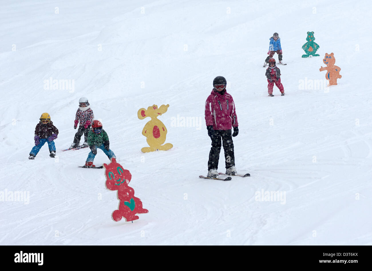 Children practice their form at ski school Stock Photo - Alamy